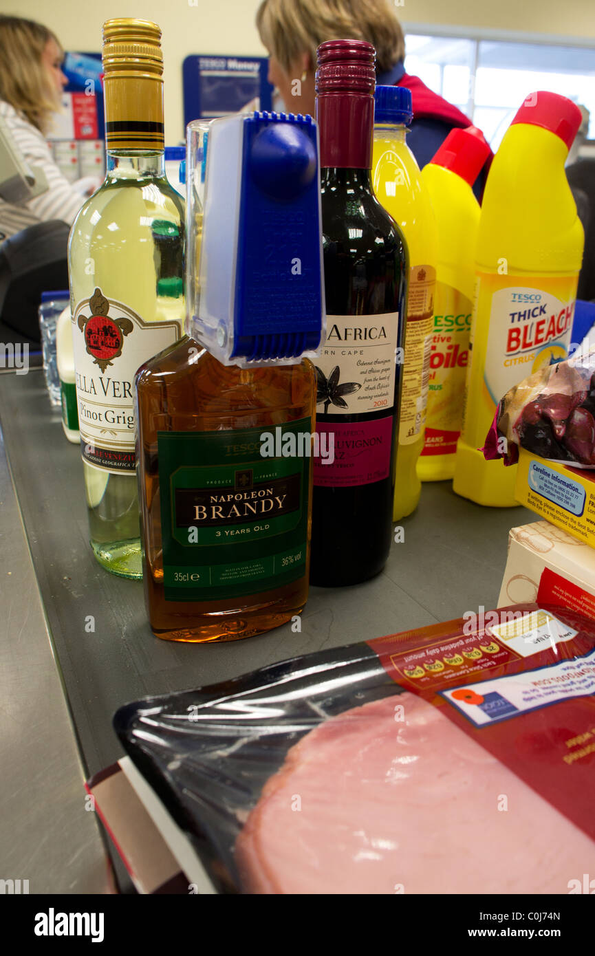 shopping on a supermarket checkout, uk Stock Photo - Alamy