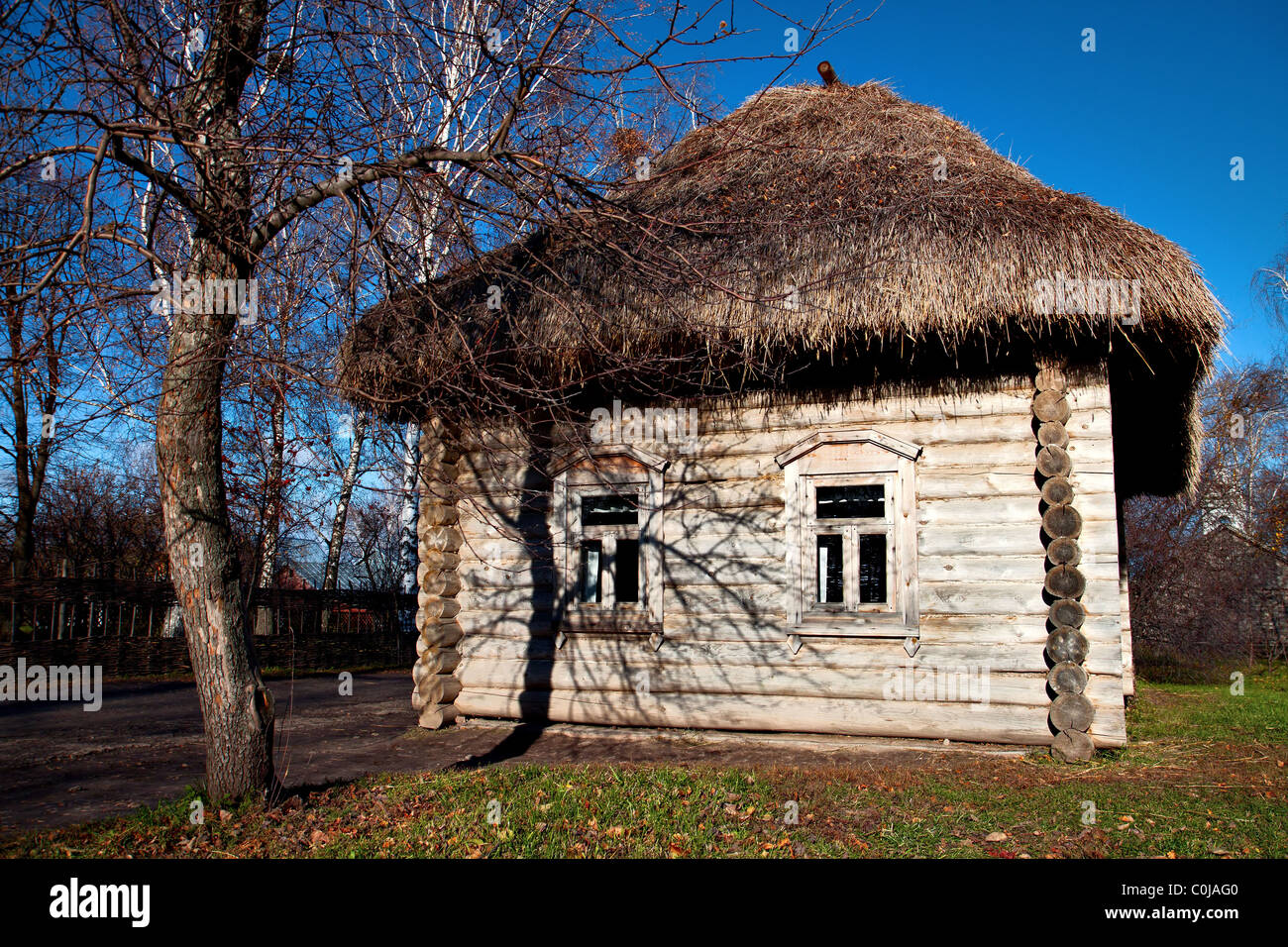 Russian hut old hi-res stock photography and images - Alamy