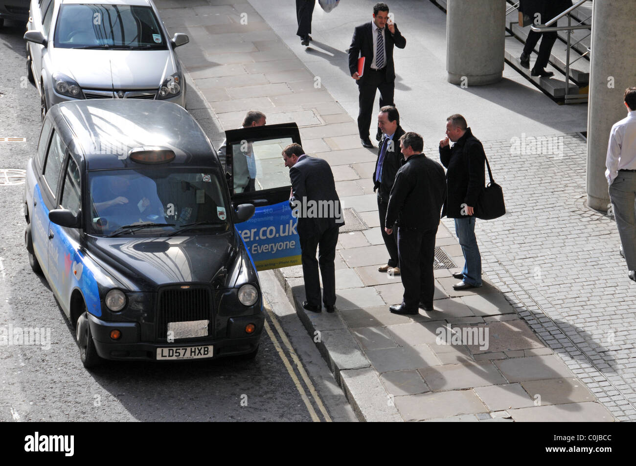 London black cab taxi hi-res stock photography and images - Alamy