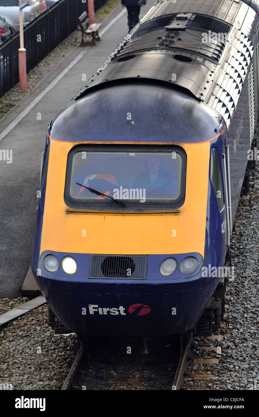 First Great Western train on the Cotswold Line at Charlbury station ...