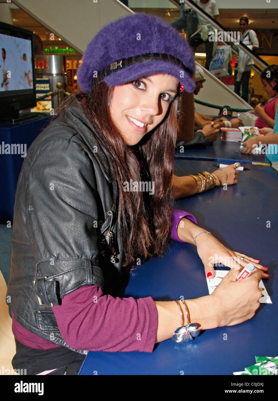 Manou beFour signing their new record at RingCenter shopping mall in ...