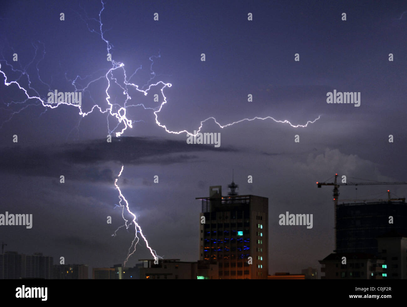 STORM-THING ELSE This dramatic picture captures the moment a fork of ...