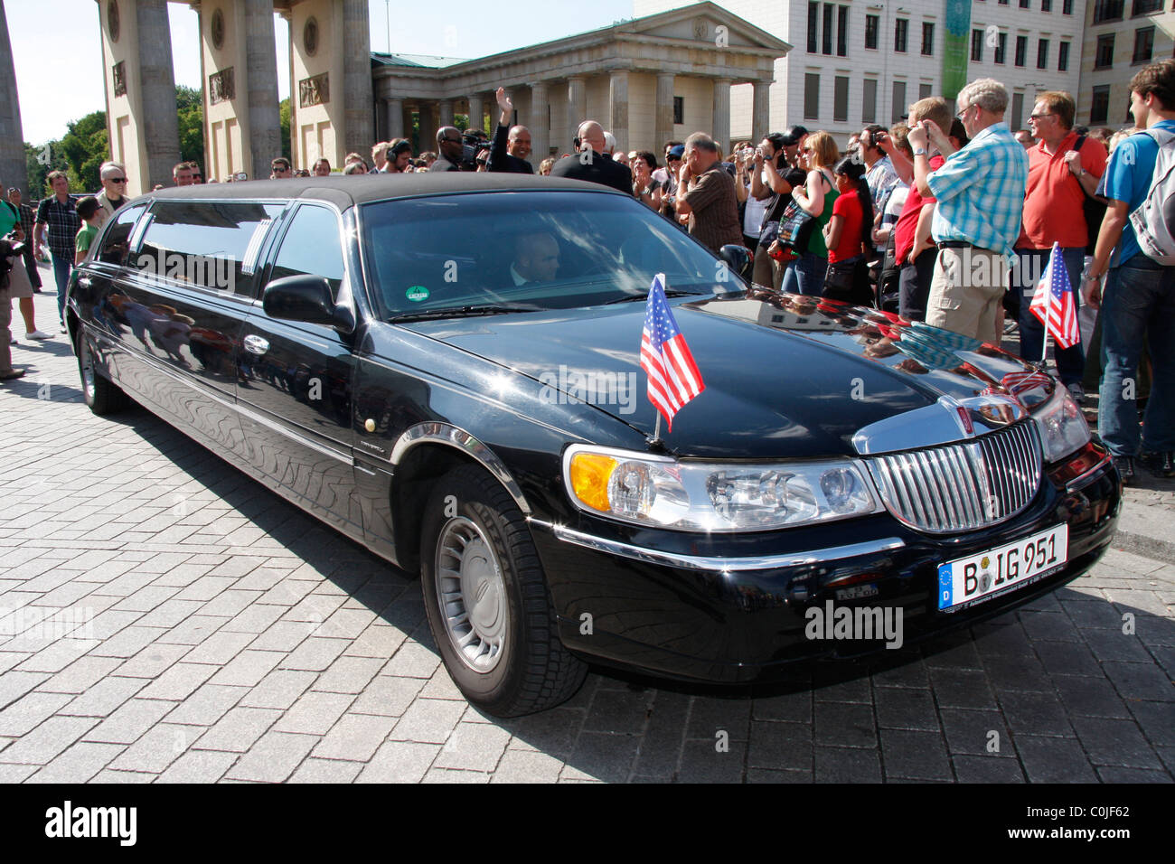 Atmosphere Barack Obama impersonator Luis Lay, a theater actor from ...