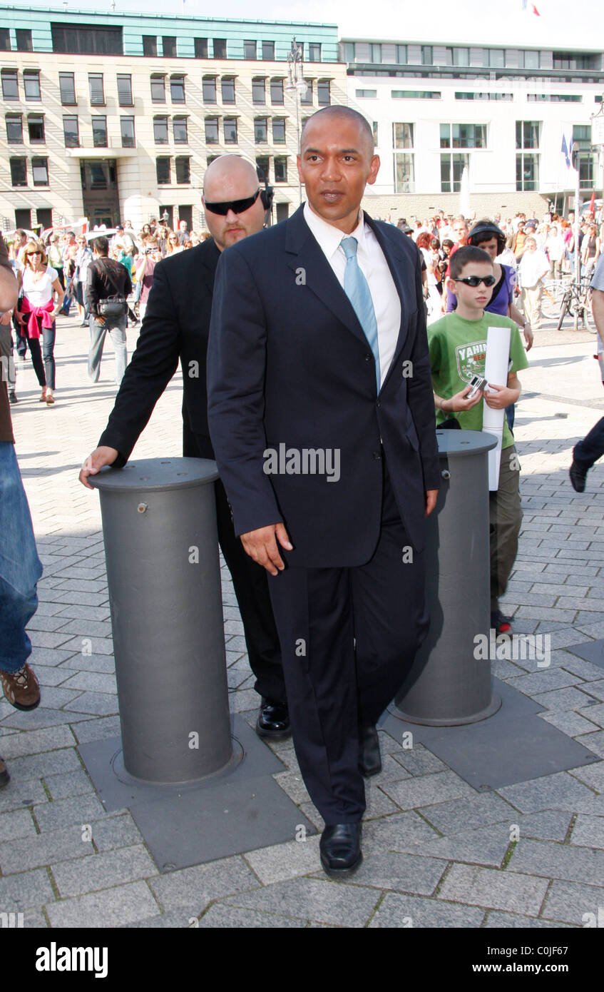 Barack Obama impersonator Luis Lay, a theater actor from Dresden, at ...