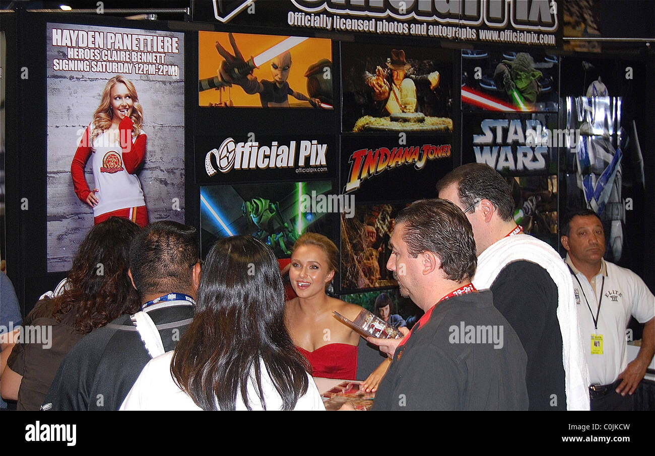 Heroes star, Hayden Panettiere signs autographs Comic Con 2008 at the ...