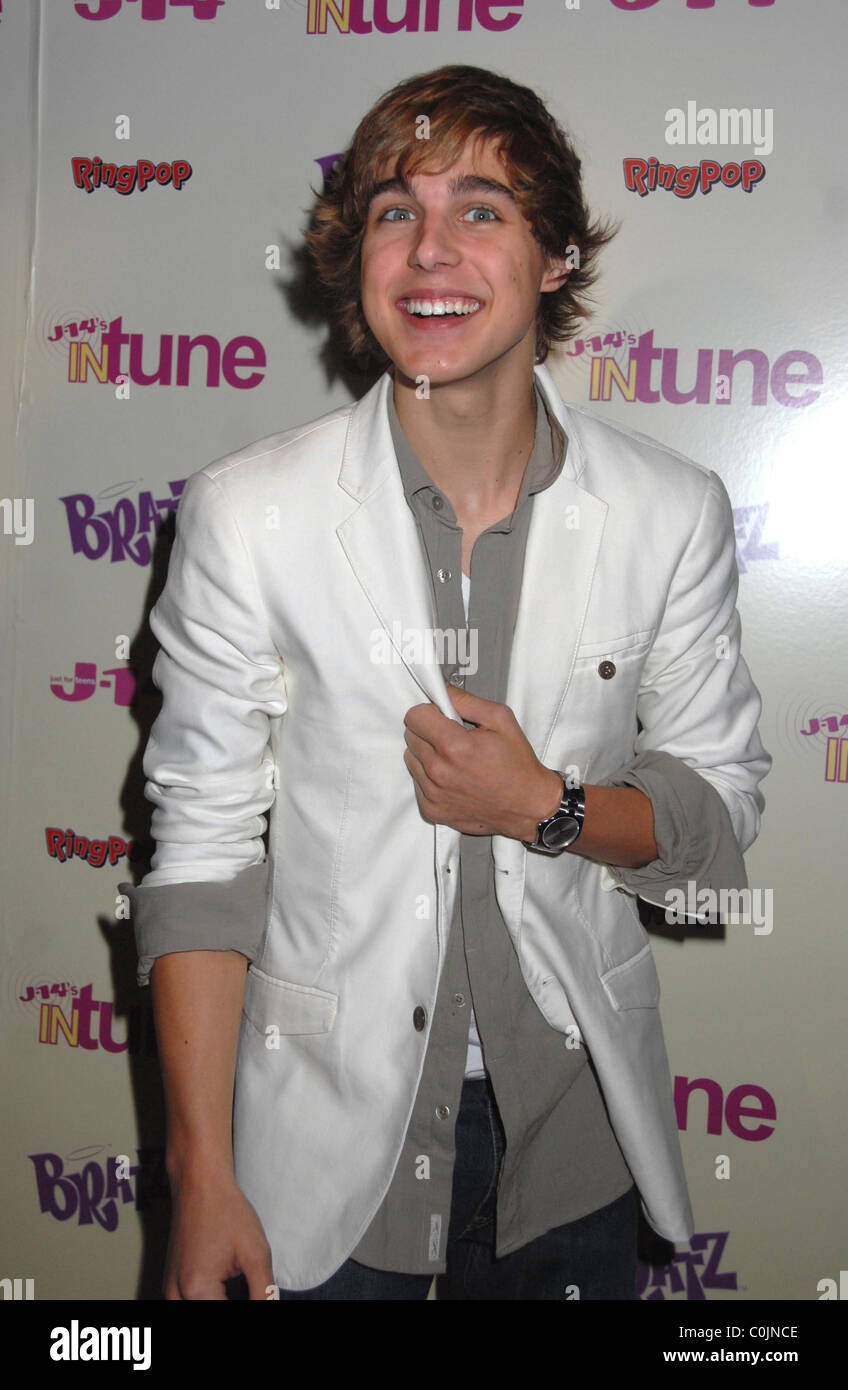 Cody linley j 14 magazine in tune hi-res stock photography and images ...