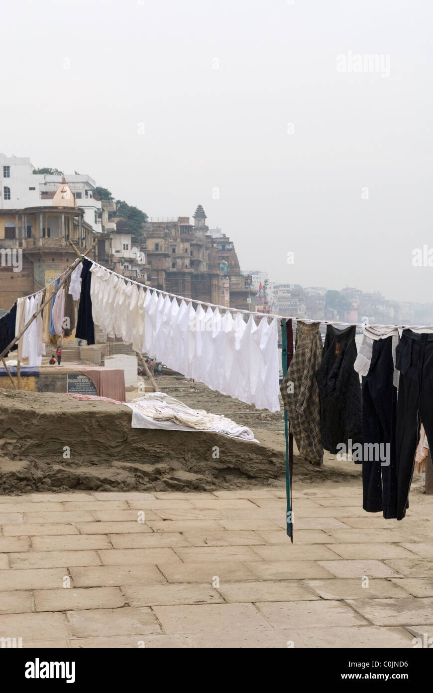 Washing laundry india river hi-res stock photography and images - Alamy