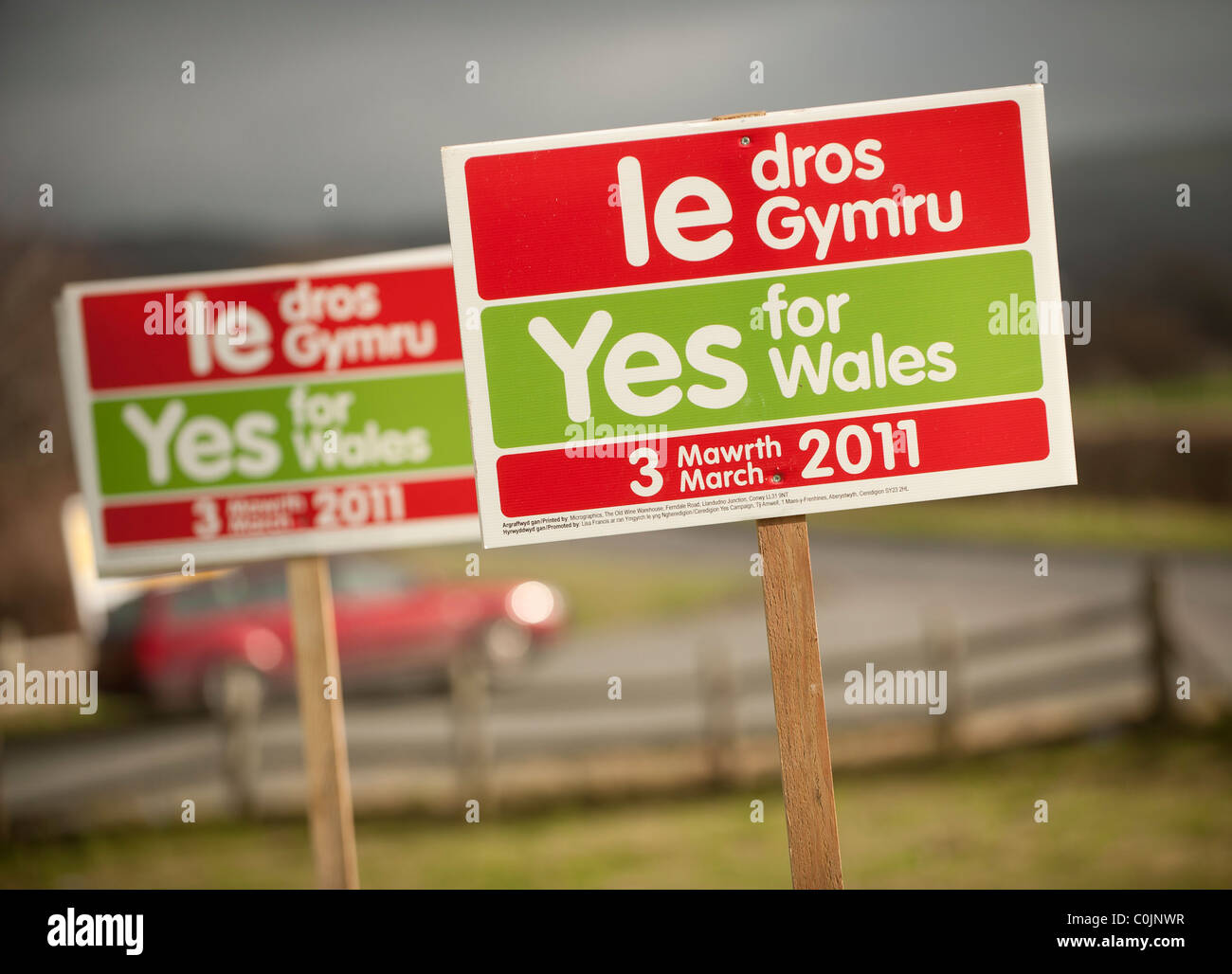 Vote Yes For Wales in the March 3 2011 referendum - roadside campaign ...