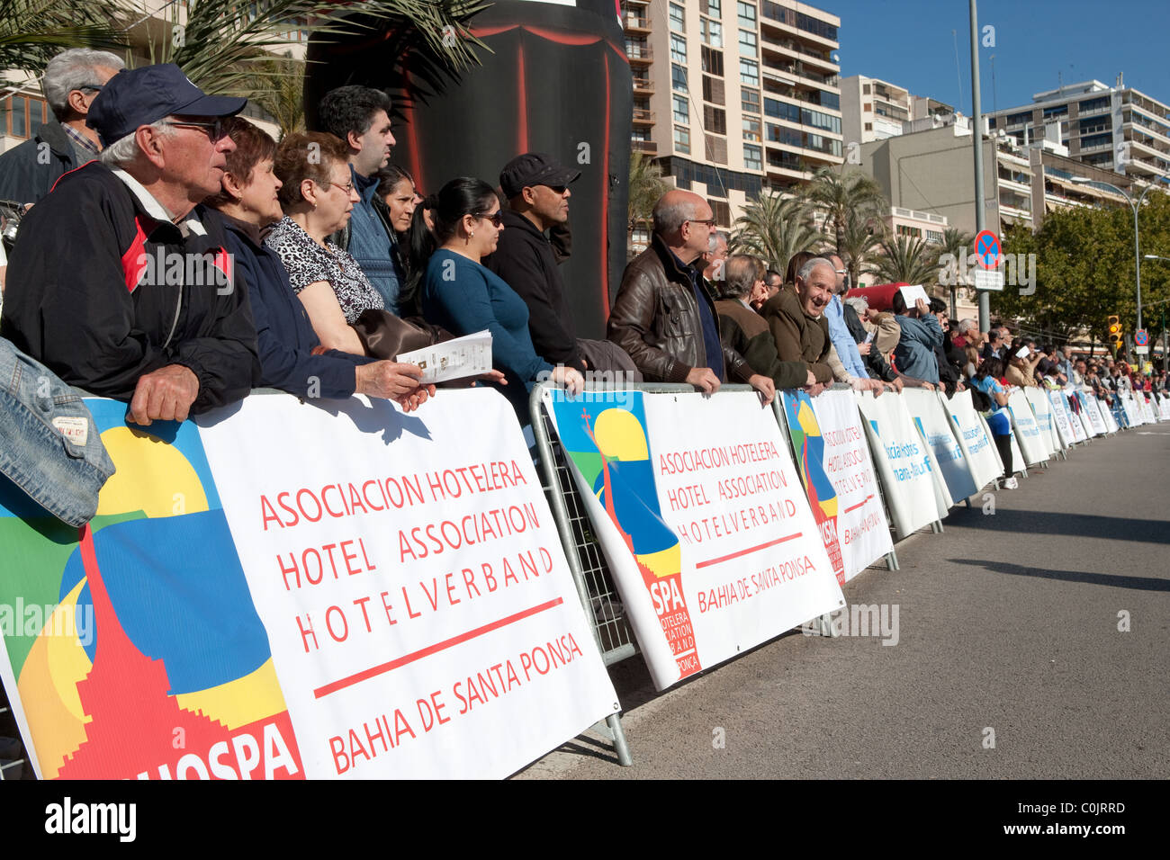 Professional crowd hi-res stock photography and images - Alamy