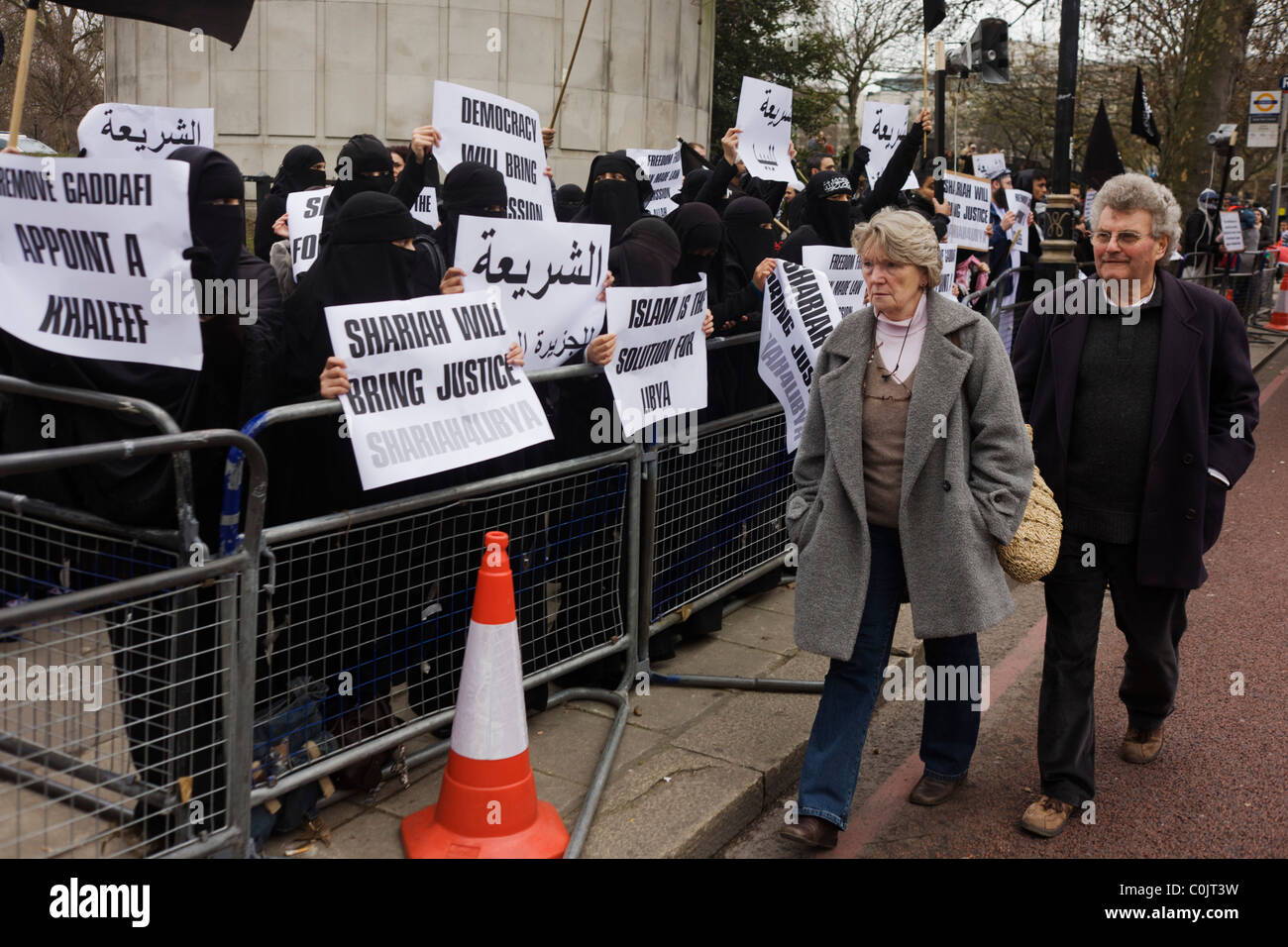 English couple pass Islamic extremists protest at London Libyan embassy ...