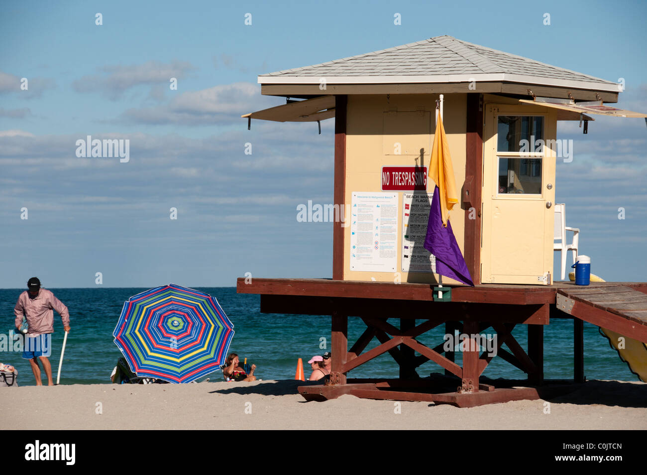Beach scene with lifeguard shack Stock Photo - Alamy