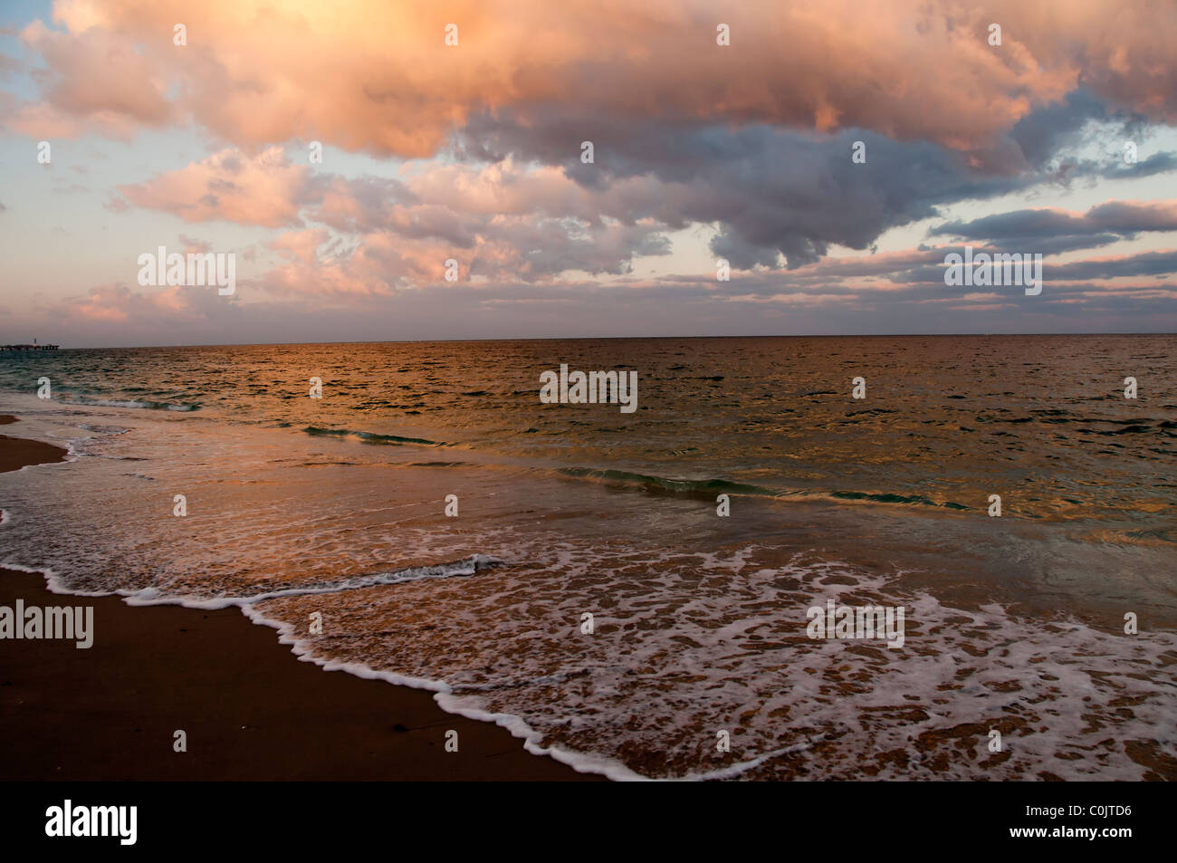 Dusk at the beach hi-res stock photography and images - Alamy