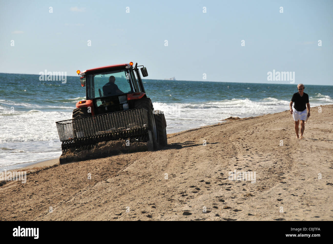 Beach cleaning rake hi-res stock photography and images - Alamy