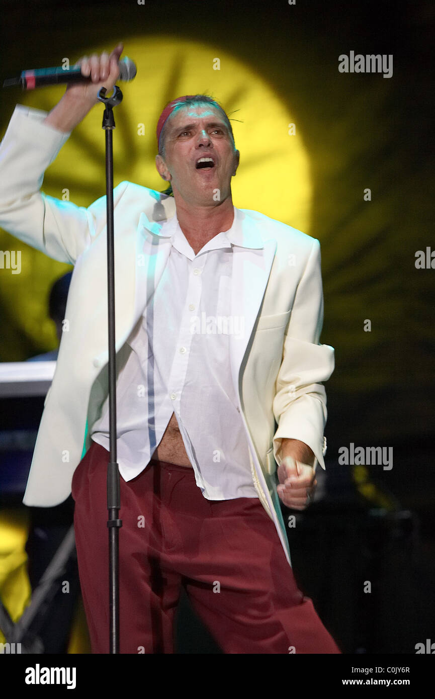 Mesa and Rui Reininho performing live at SuperBock SuperRock 2nd act in ...