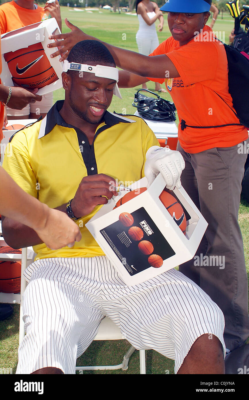 Dwyane Wade aka Flash signs a basketball alongside a host of friends ...