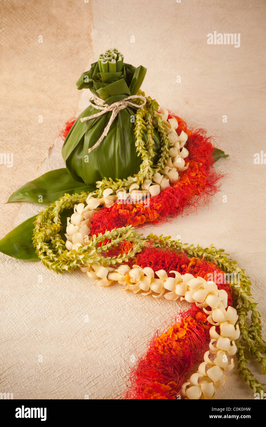 Hawaii flower lei strand Stock Photo - Alamy