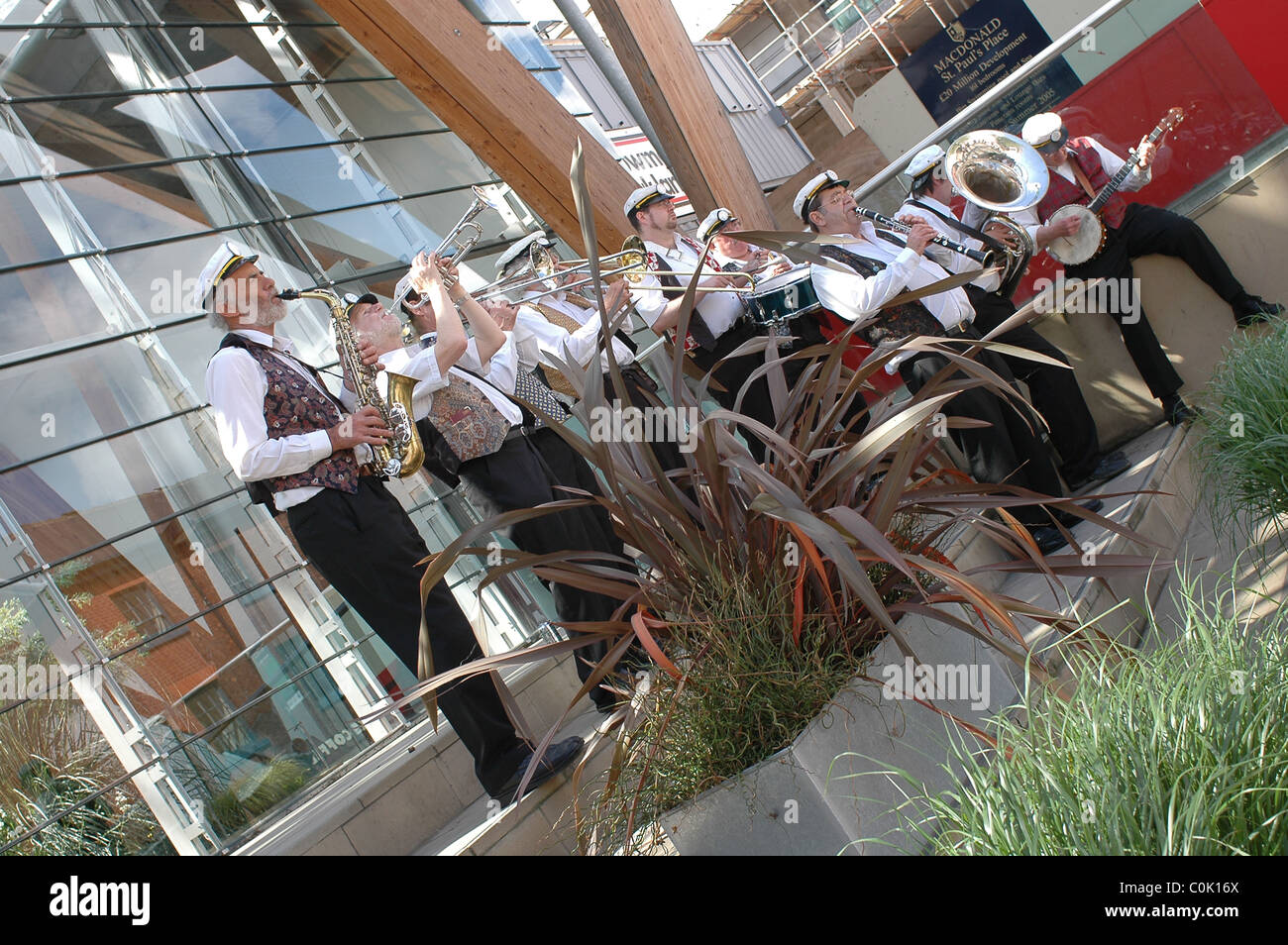 Jazz band performing hi-res stock photography and images - Alamy
