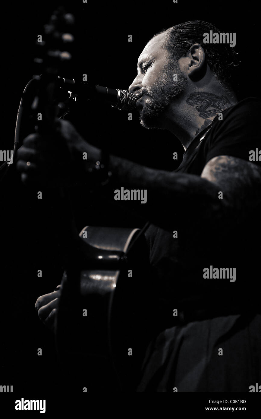 Jonny wickersham of social distortion hi-res stock photography and ...