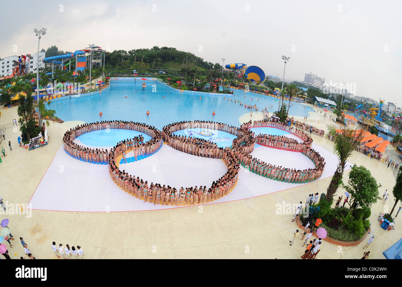 Bikini clad girls hi-res stock photography and images - Alamy