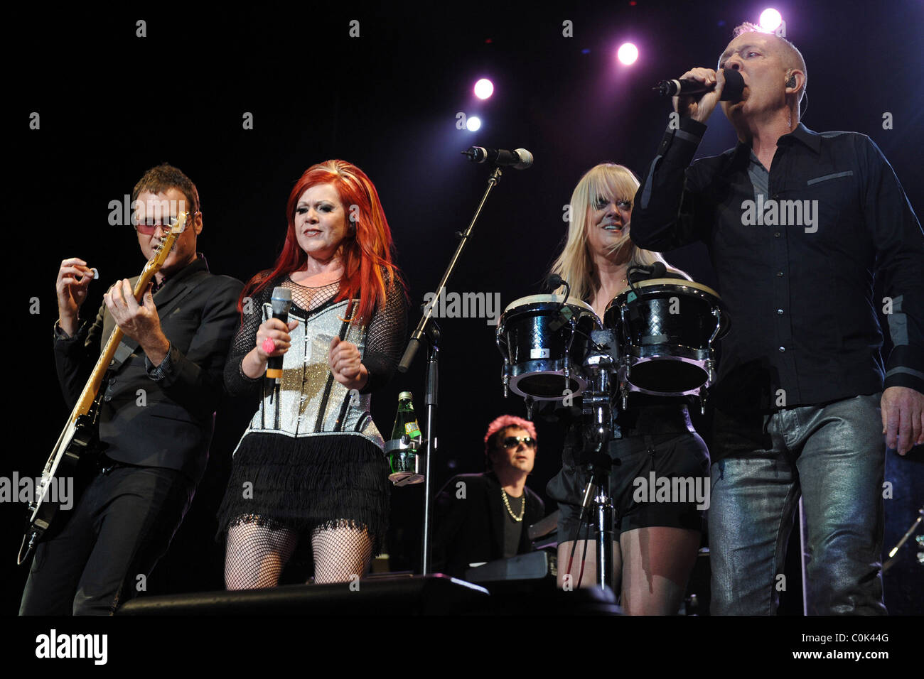 Cindy wilson and keith strickland hi-res stock photography and images ...