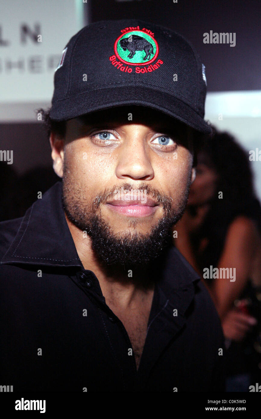 Michael Ely The Lincoln Presents ' Off the Red Carpet ' at The 2008 ...