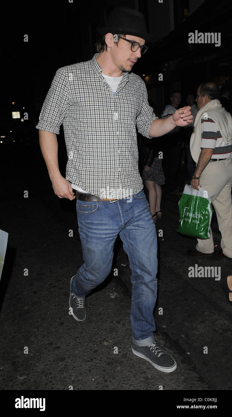 Josh Hartnett looked almost unrecognisable, as he walked through Soho ... Josh Hartnett looked almost unrecognisable, as he walked through Soho ...
