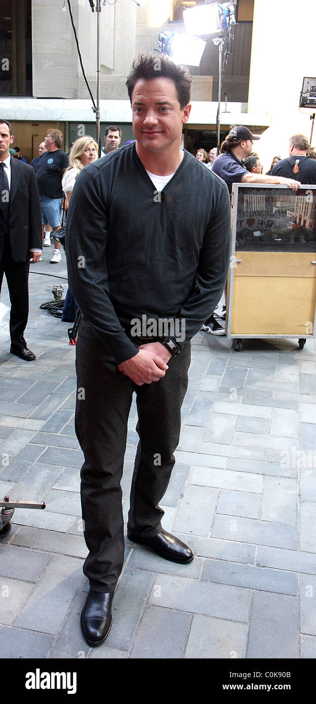 Brendan Fraser arrives at the Rockefeller Center ahead of his ...