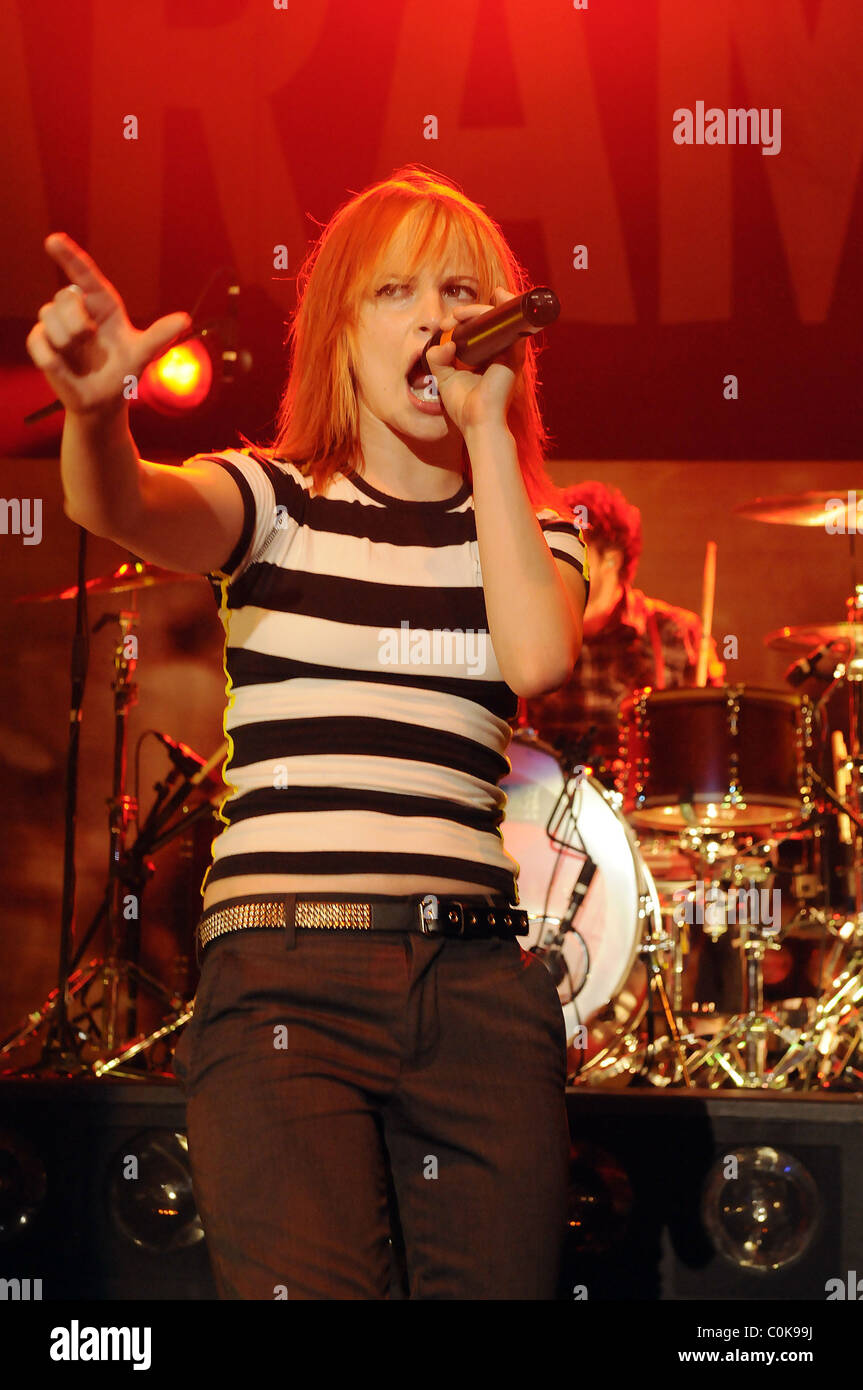 Hayley Williams of Paramore performing live at the Pacific Amphitheatre ...