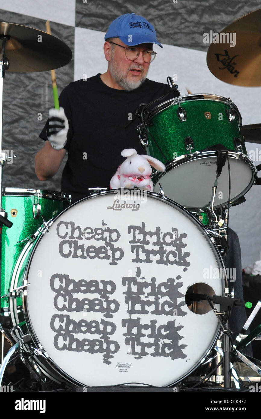 Bun E. Carlos of Cheap Trick performs live in concert at the Cruzan ...