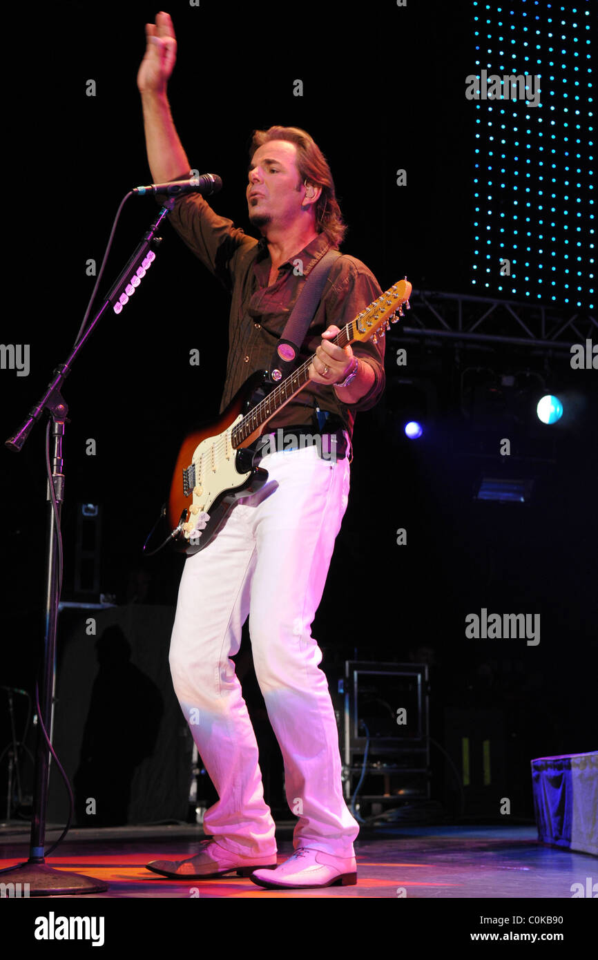 Journey 08 concert hi-res stock photography and images - Alamy