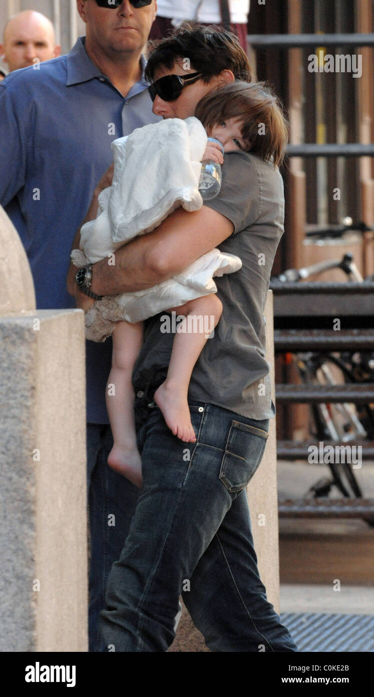 Tom Cruise and daughter Suri Cruise visit Mrs Tom Cruise as she ...