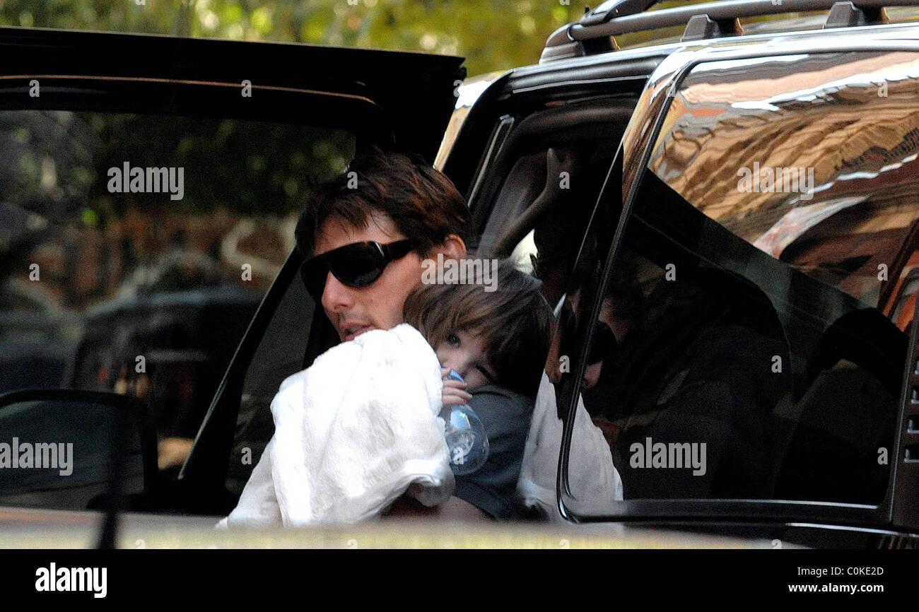 Tom Cruise and daughter Suri Cruise visit Mrs Tom Cruise as she ...
