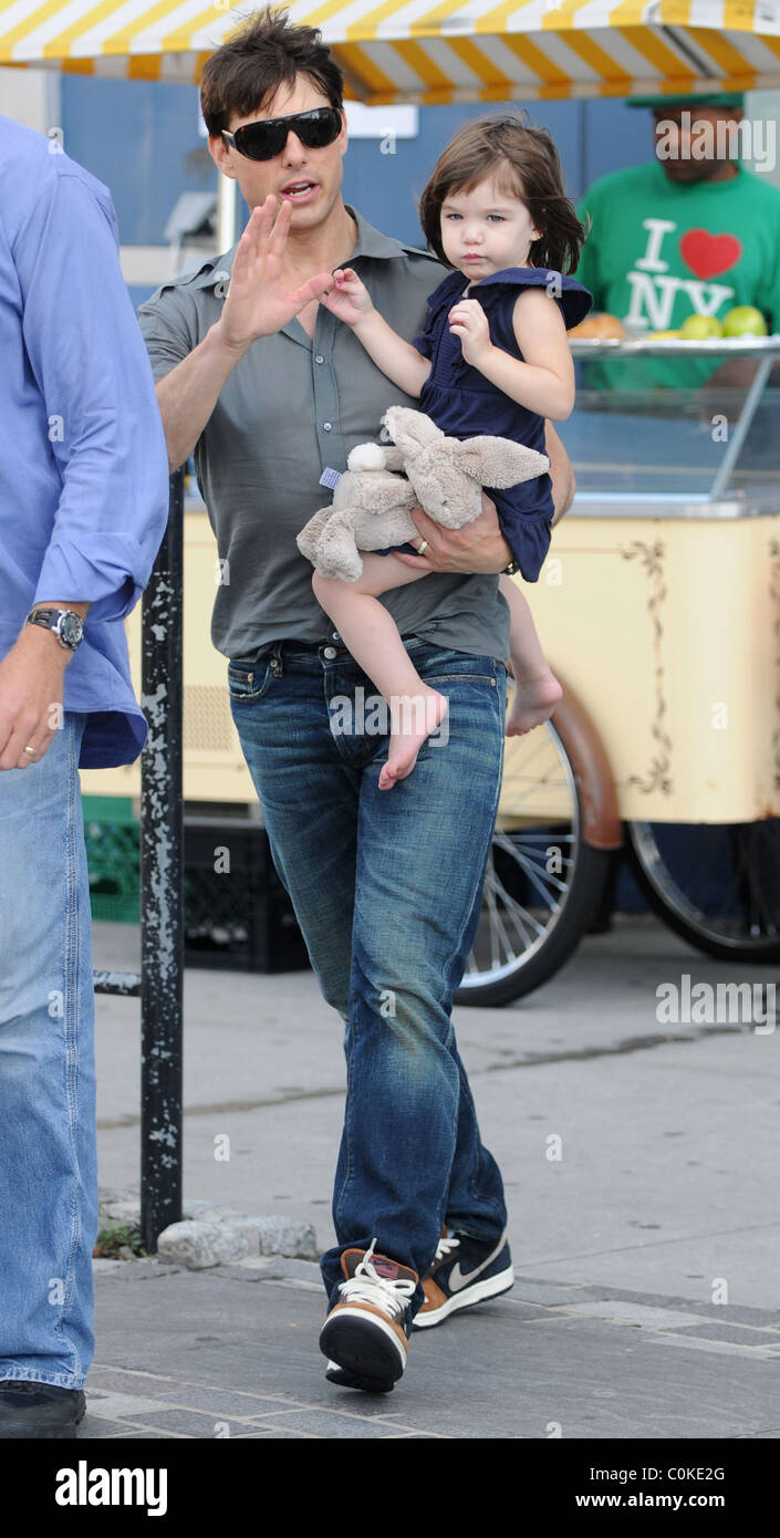Tom Cruise and daughter Suri Cruise visit Mrs Tom Cruise as she ...