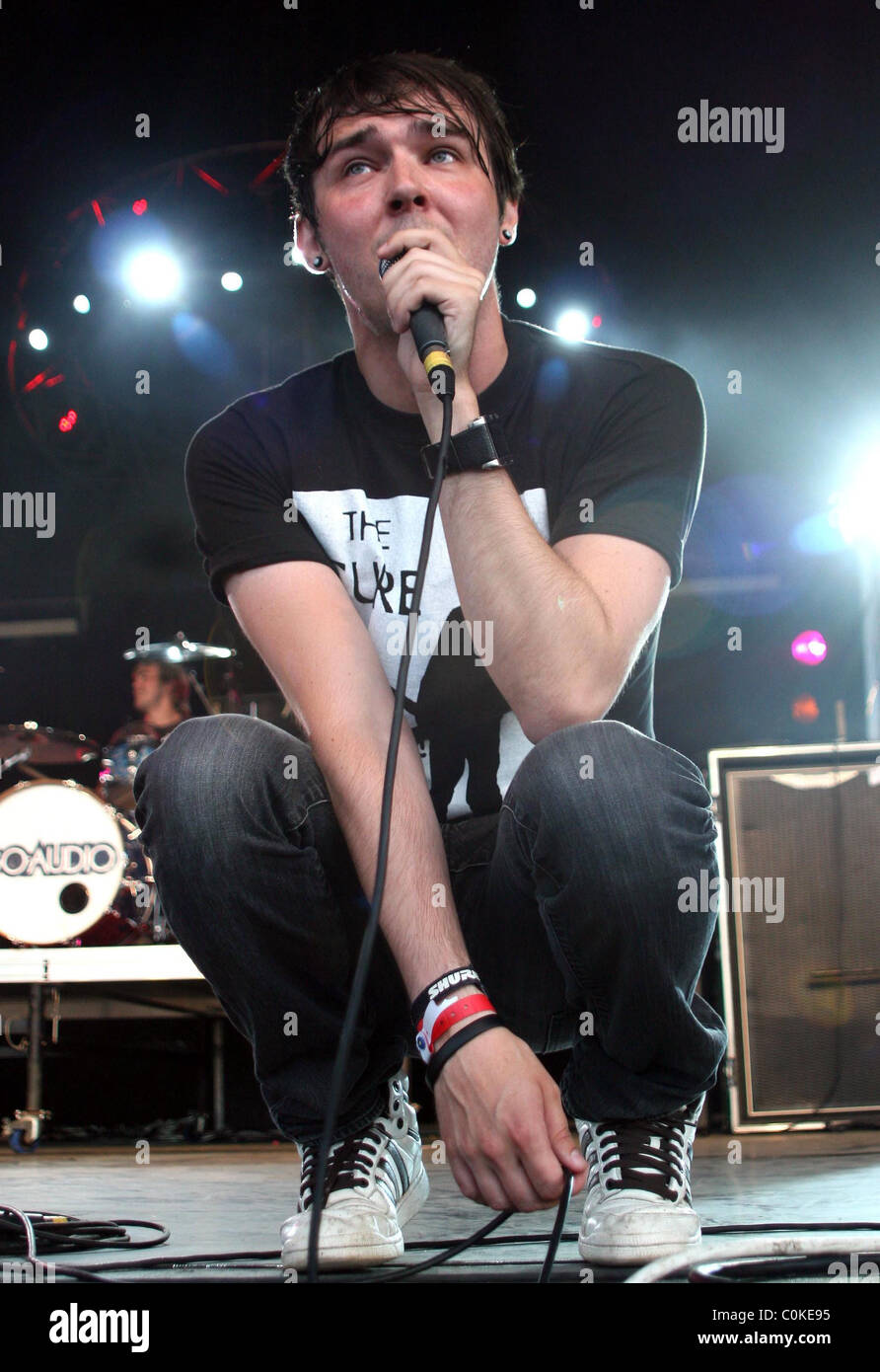 James matthews go audio performing hi-res stock photography and images ...