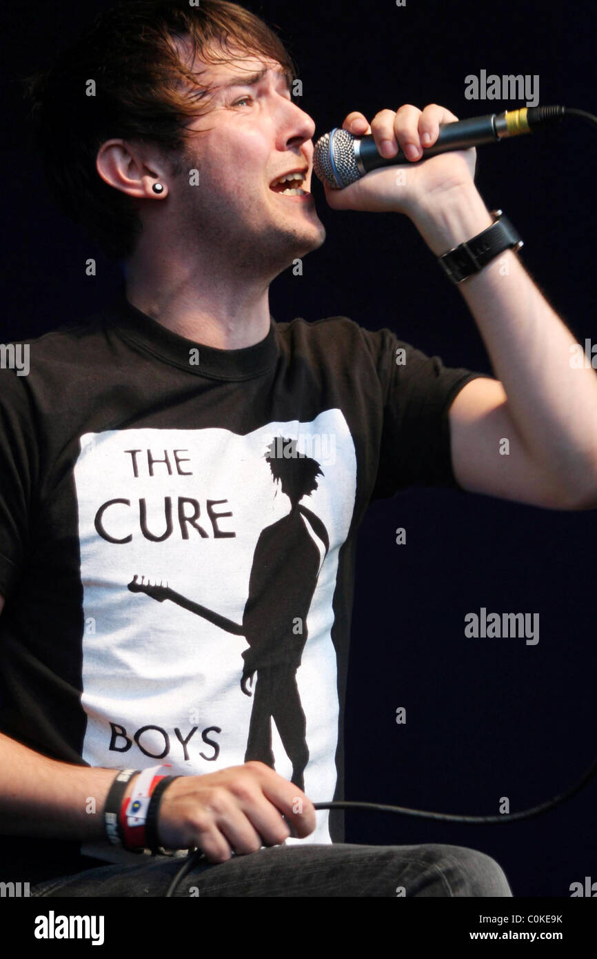 James matthews go audio performing hi-res stock photography and images ...