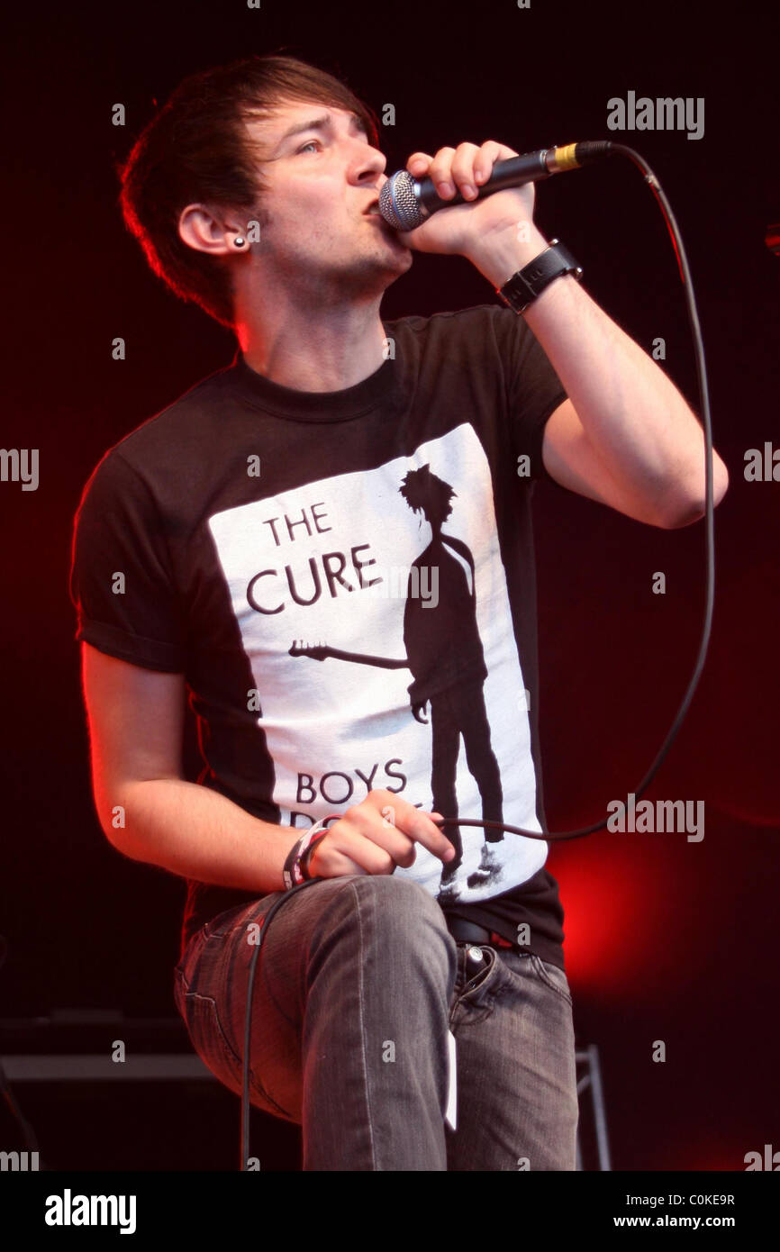 James matthews go audio performing hi-res stock photography and images ...