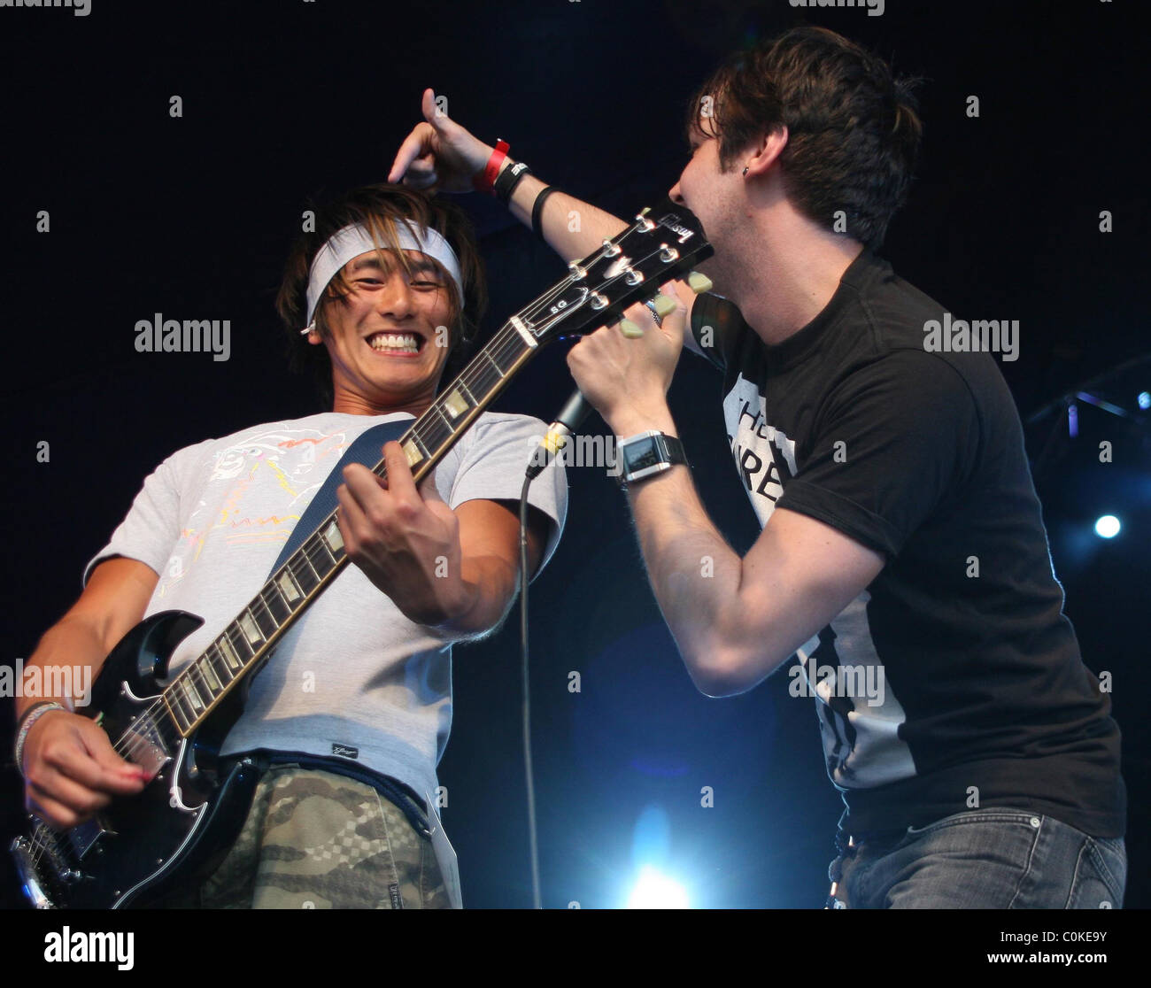 James matthews go audio performing hi-res stock photography and images ...