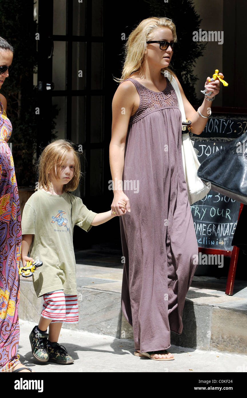 Kate Hudson takes her son Ryder Robinson to the playground New York ...