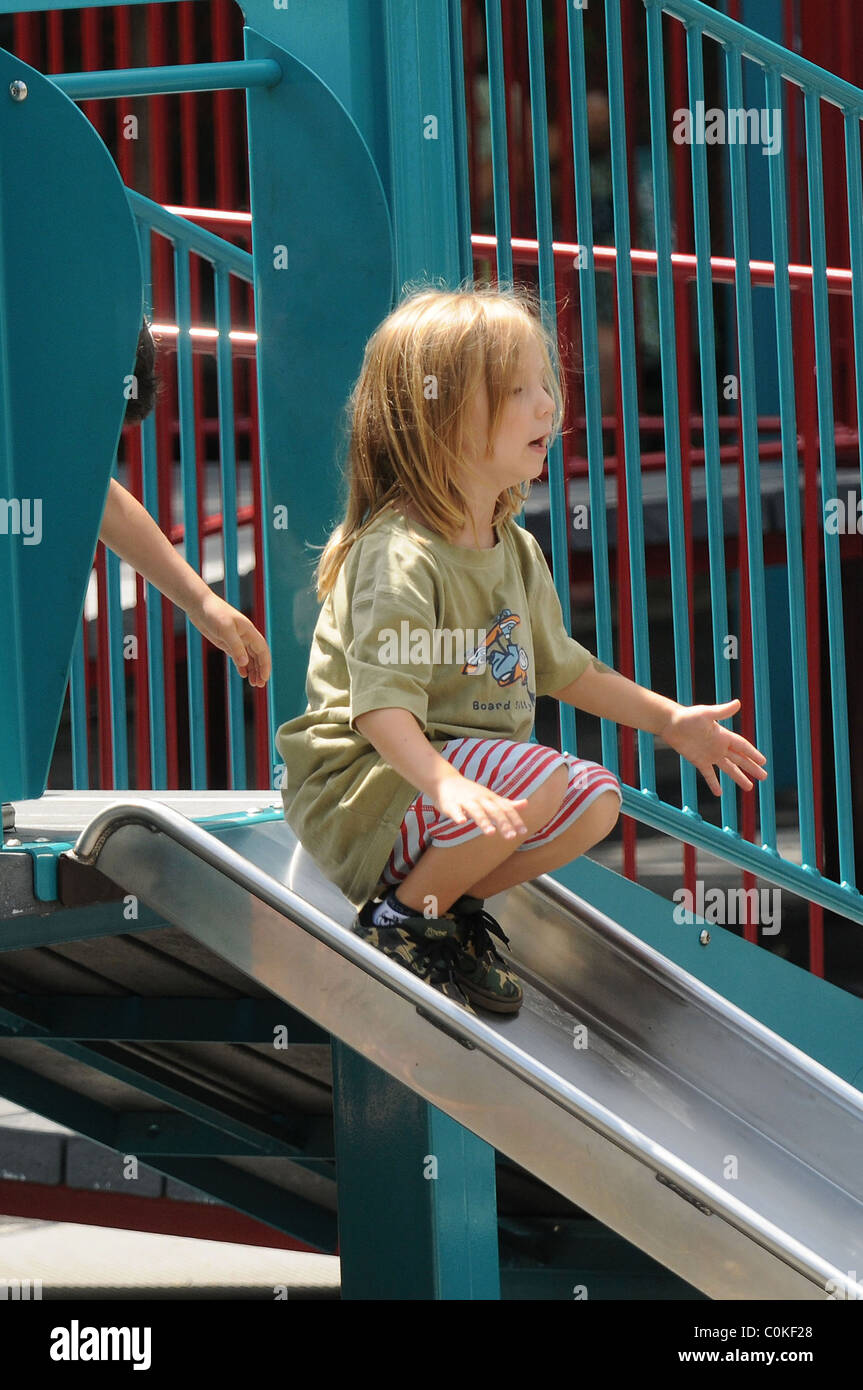 Kate Hudson takes her son Ryder Robinson to the playground New York ...