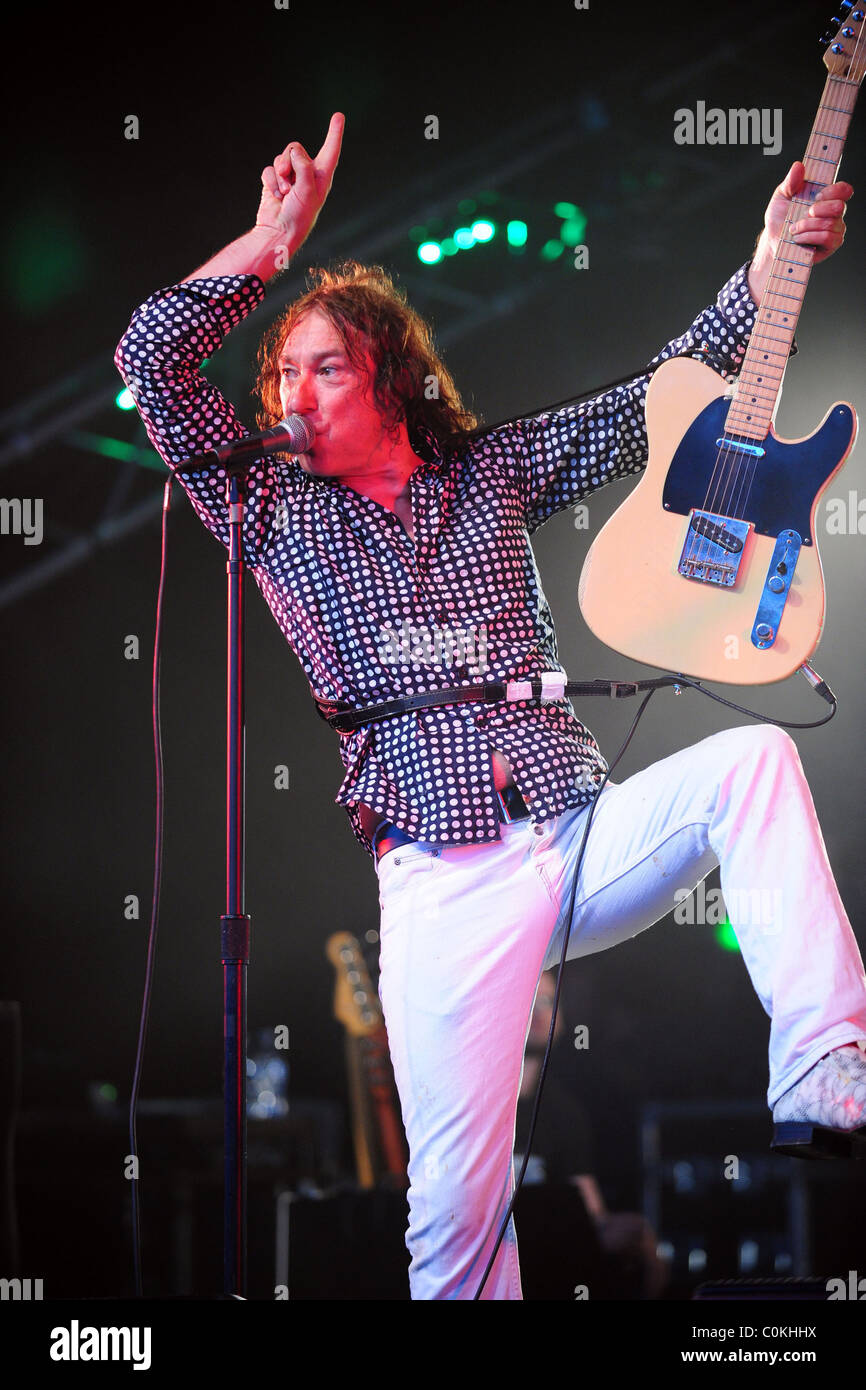 Steve Diggle of The Buzzcocks The Big Chill Festival - Day 3 ...