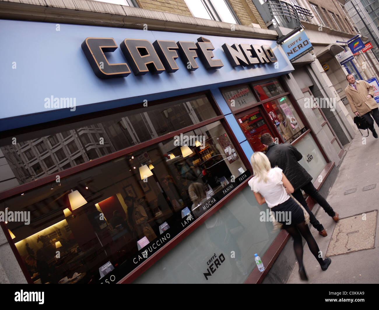 Caffe Nero retail coffee shop outlet, London, UK Stock Photo - Alamy