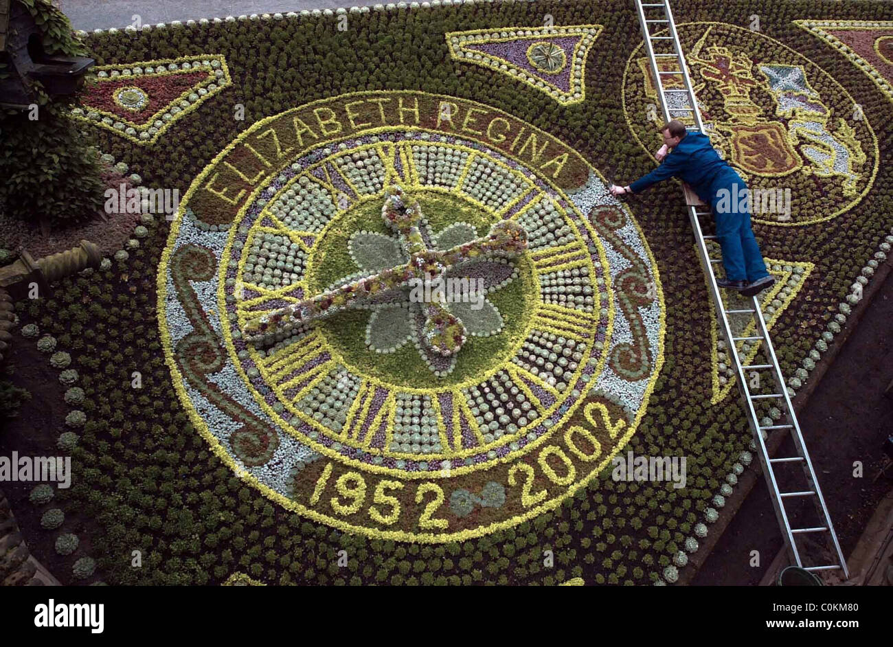 Edinburgh flower clock hi-res stock photography and images - Alamy