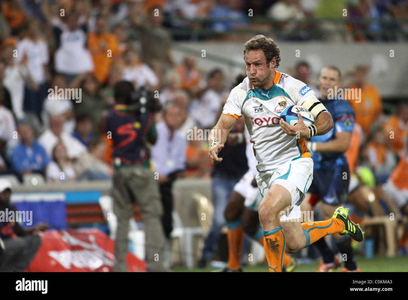 Andries Strauss goes for the tryline Stock Photo - Alamy