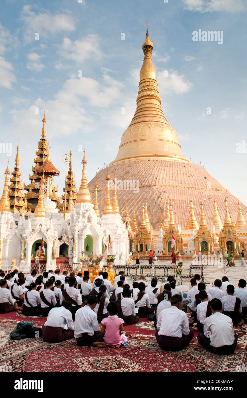 Burmese Buddhists in front of Shwedagon in Yangon, Myanmar Stock Photo ...