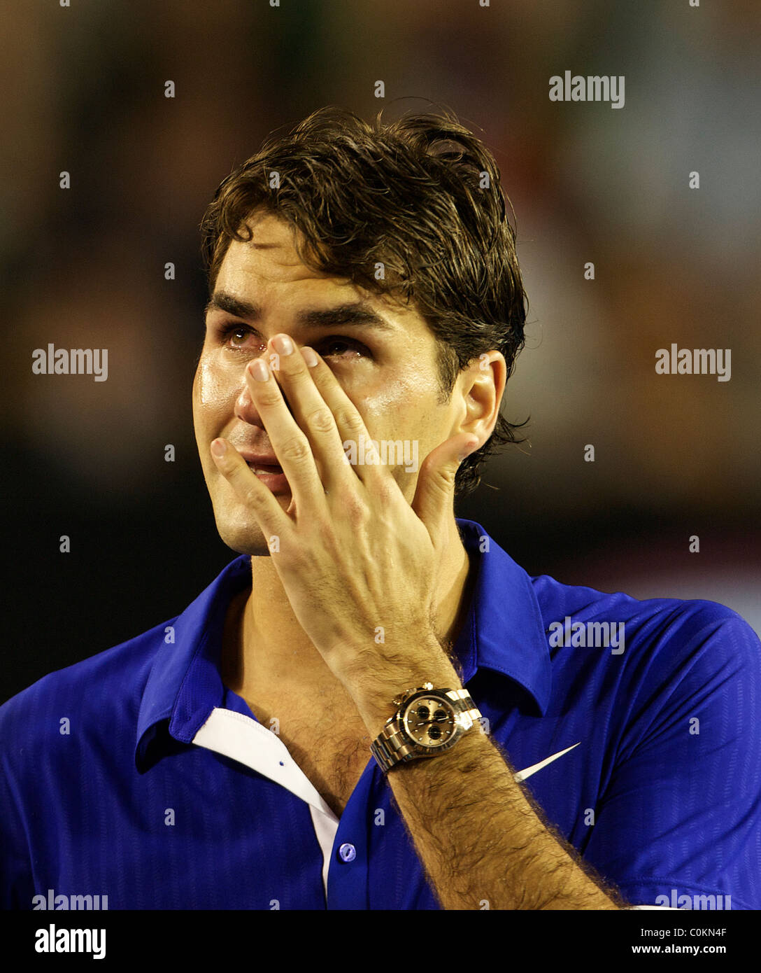 Roger Federer breaks down crying during the trophy presentation after ...