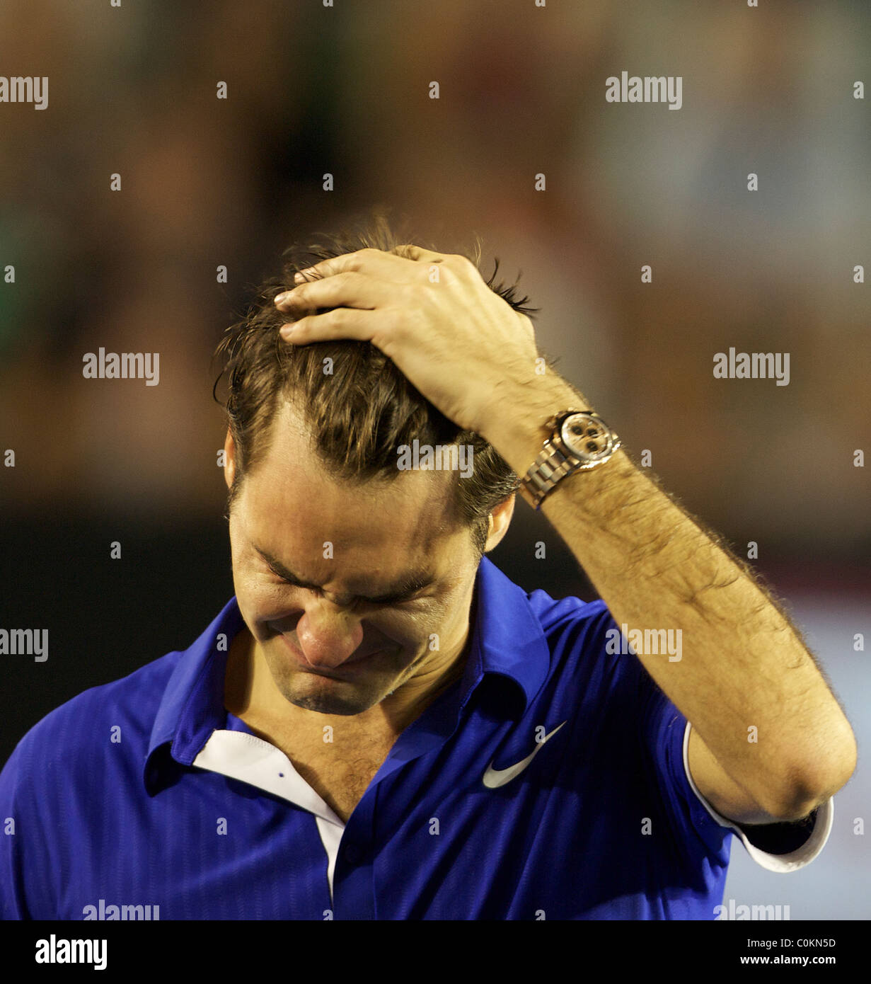 Roger Federer breaks down crying during the trophy presentation after ...