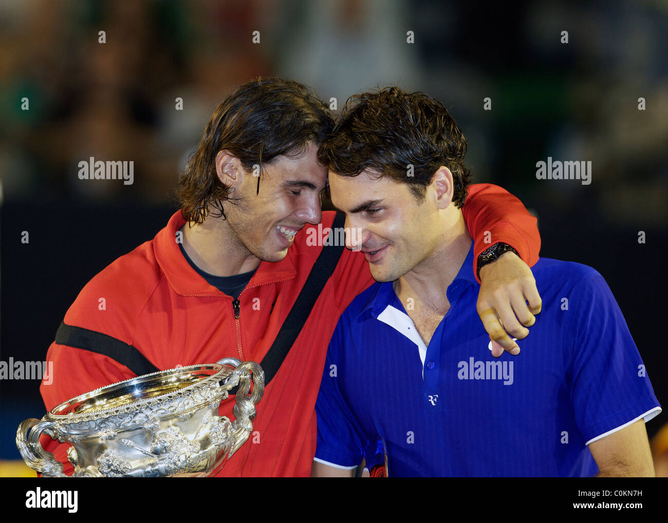 Roger Federer breaks down crying during the trophy presentation after ...