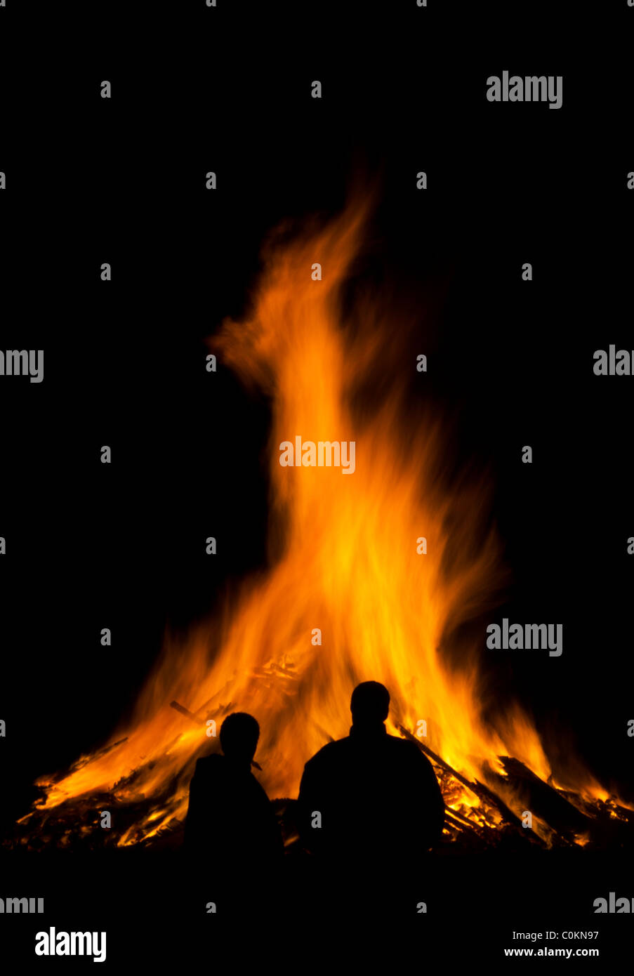 People watching bonfire hi-res stock photography and images - Alamy