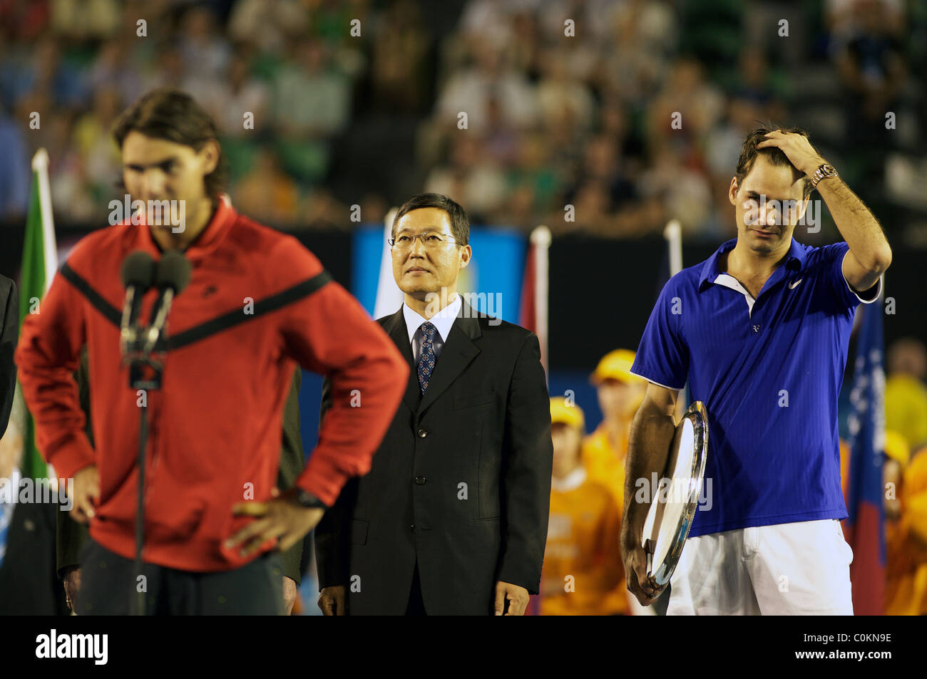 Roger Federer breaks down crying during the trophy presentation after ...