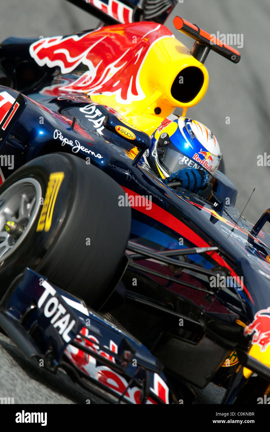 Red bull racing renault rb7 hi-res stock photography and images - Alamy